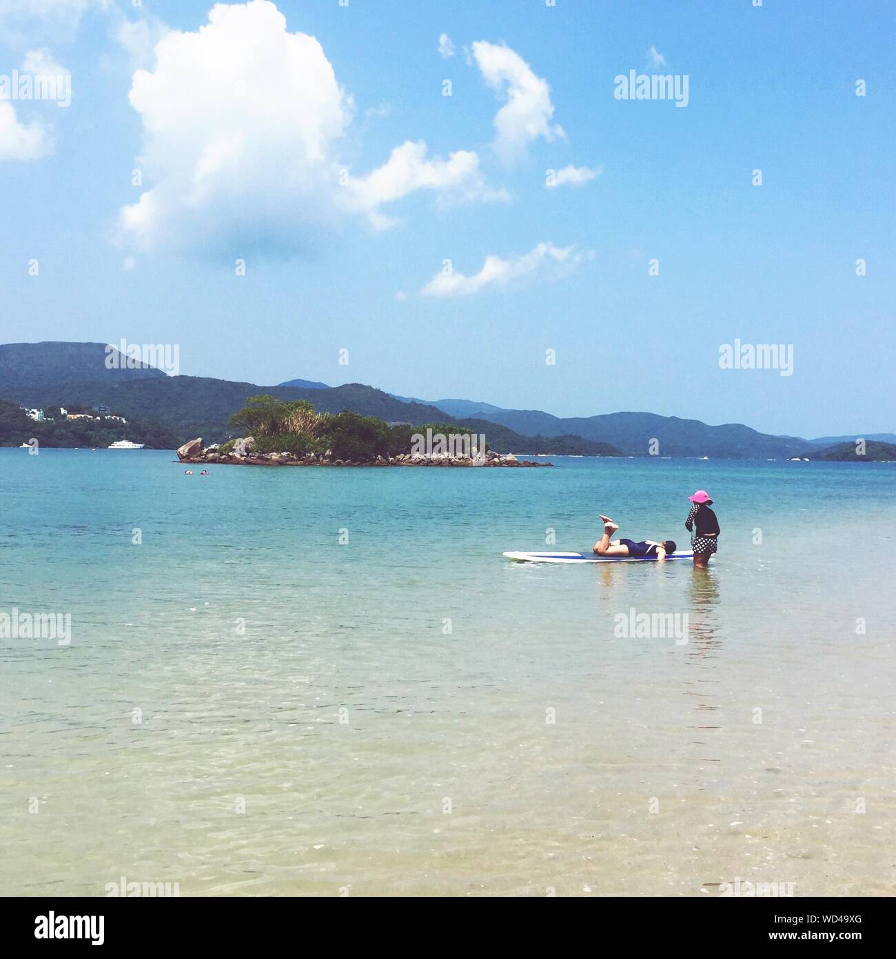 Surfboard lying on beach hi-res stock photography and images - Alamy