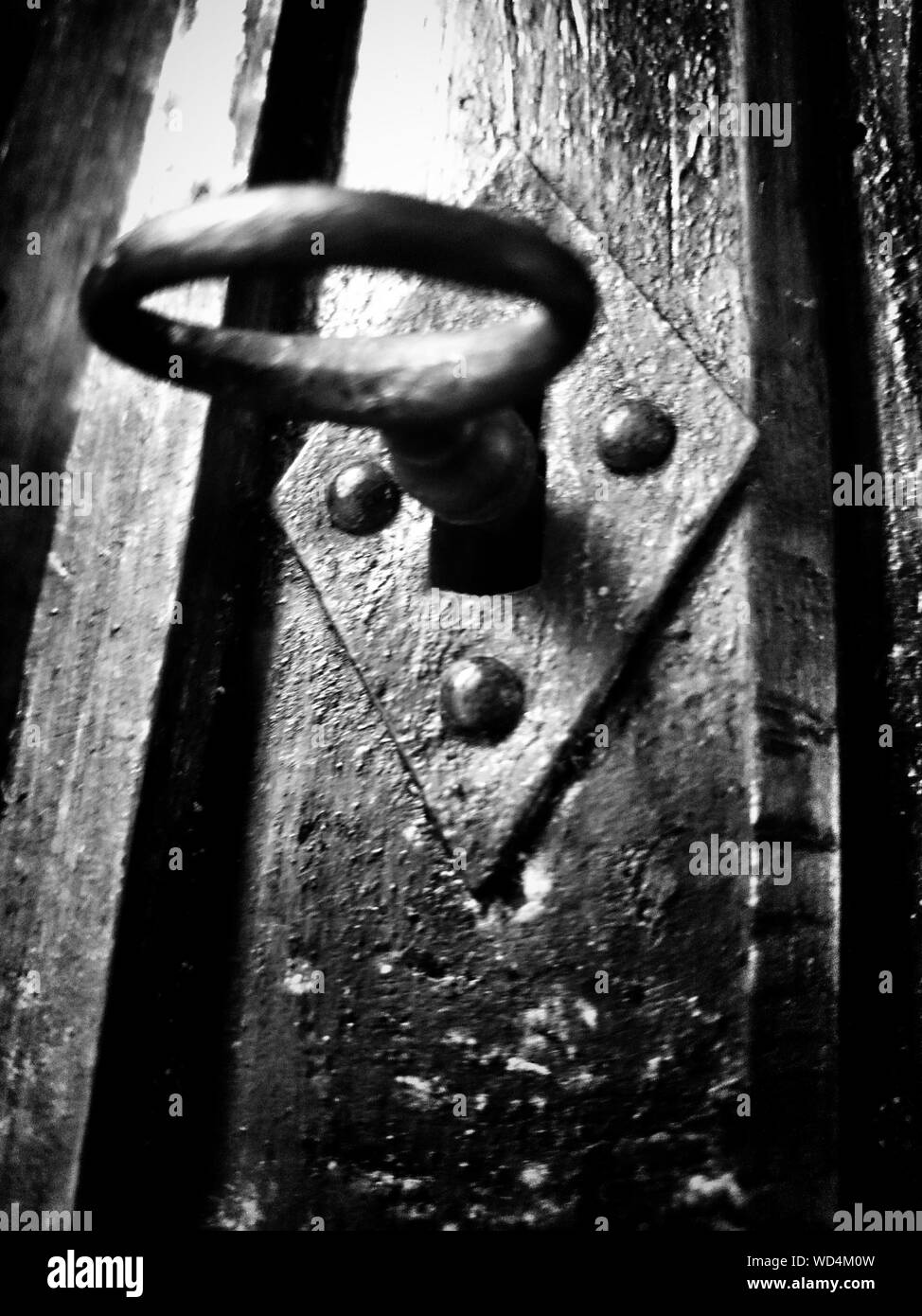 Old fashioned key keyhole hi-res stock photography and images - Alamy