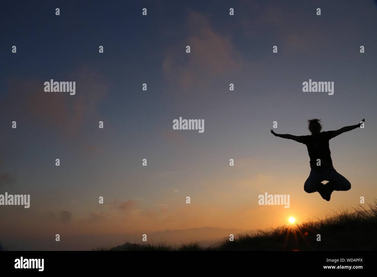 Man jumping in mid air sun hi-res stock photography and images - Alamy