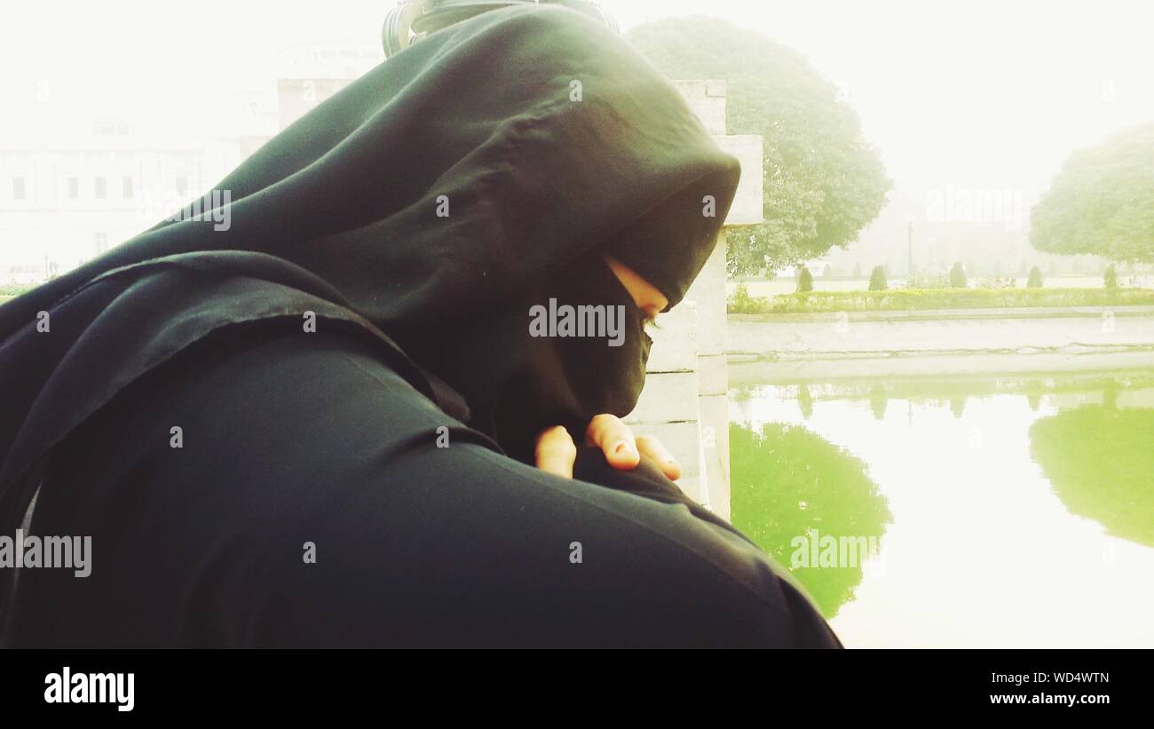 Wearing burka hi-res stock photography and images - Alamy