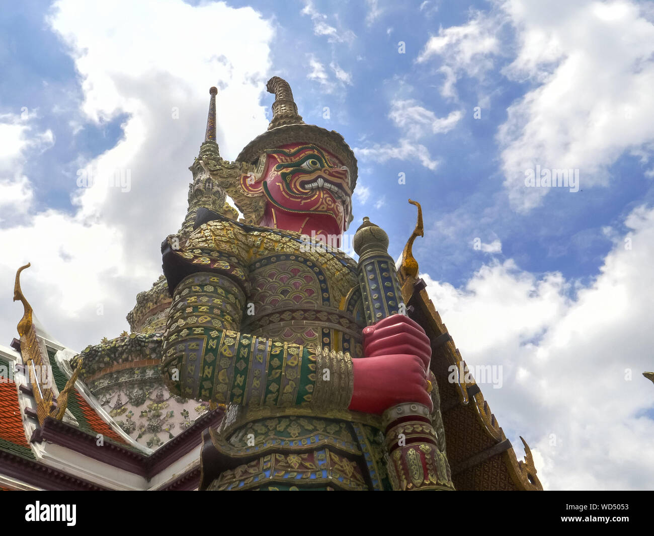 Giant red sculpture hi-res stock photography and images - Alamy