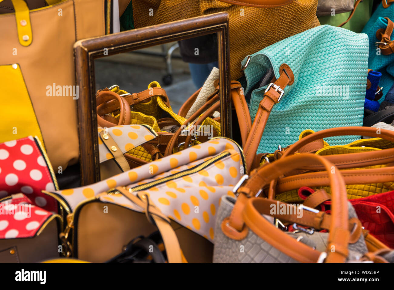 Handbags handbag market stall hi-res stock photography and images - Alamy
