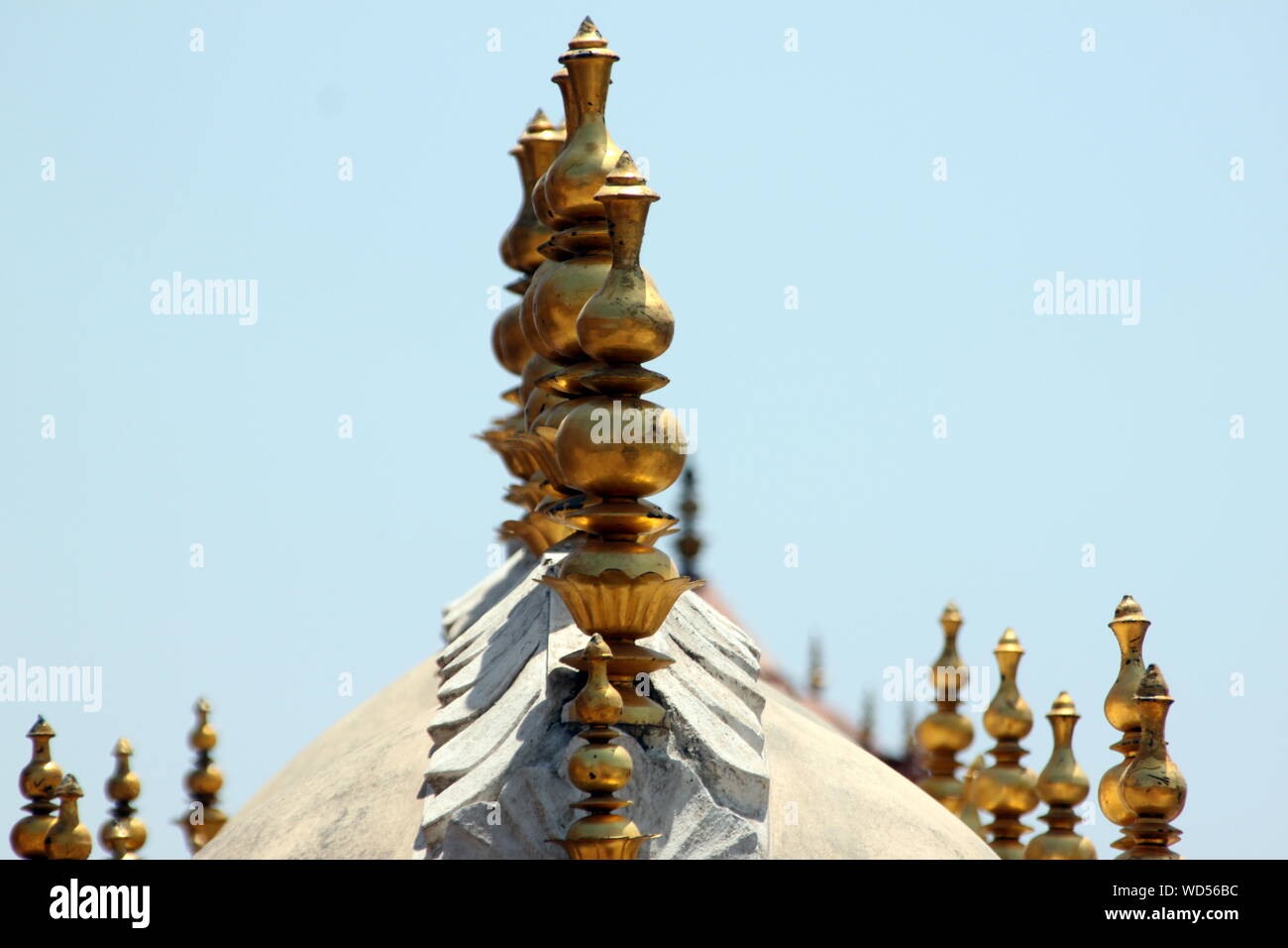 Gold roof building hi-res stock photography and images - Alamy