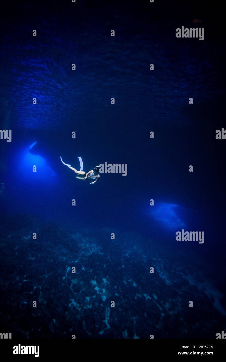Scuba diving scene hi-res stock photography and images - Alamy
