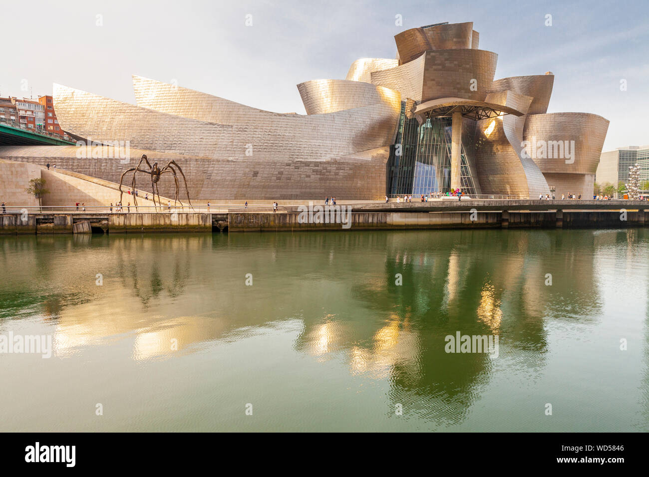 Museo guggenheim bilbao euskadi hi-res stock photography and images - Alamy