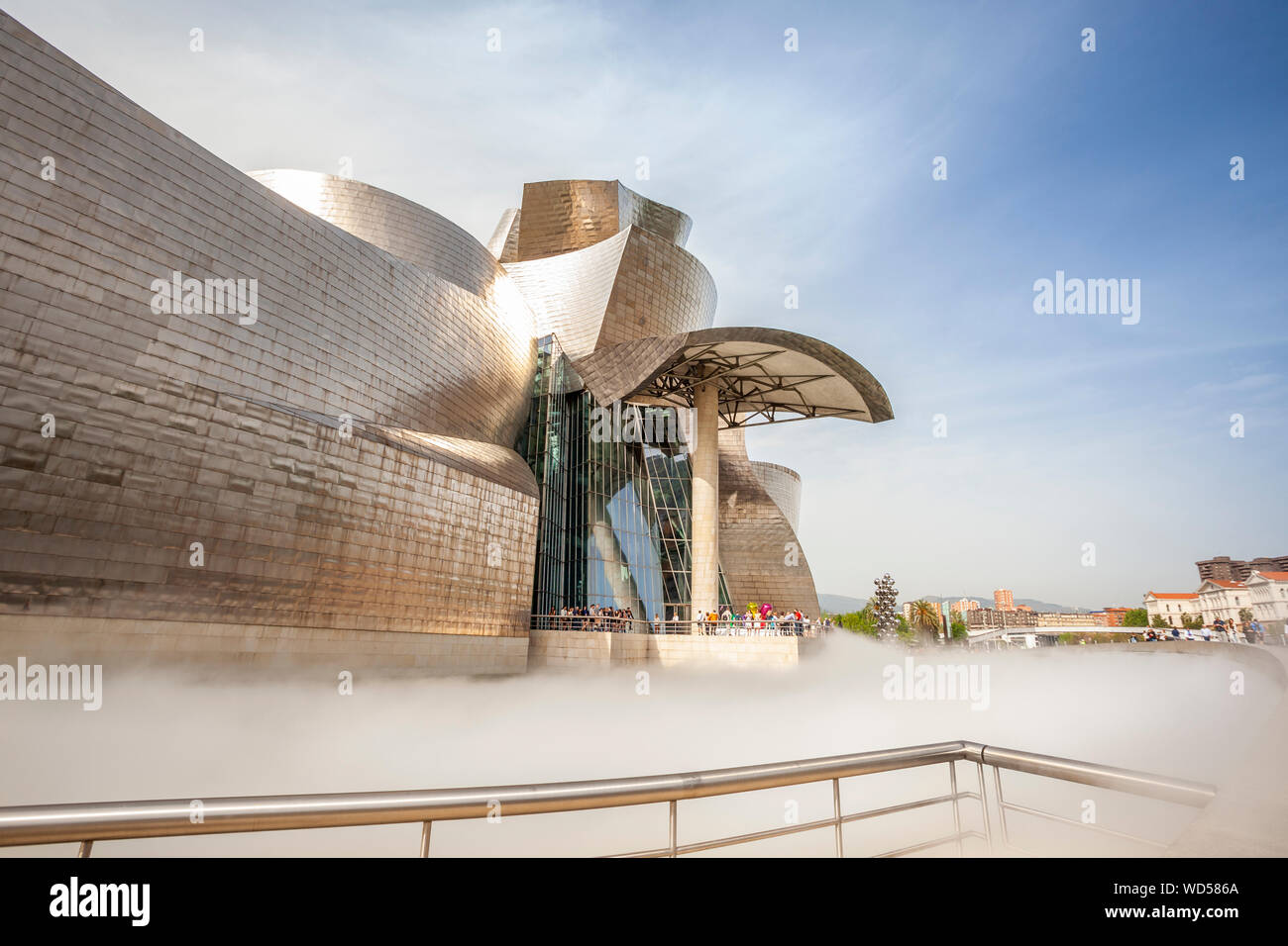 Museo guggenheim bilbao euskadi hi-res stock photography and images - Alamy