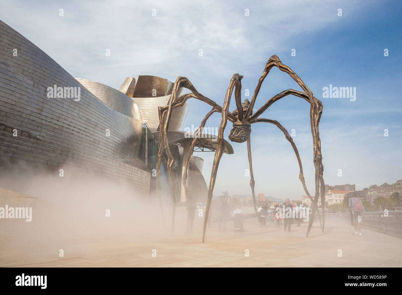 Maman statue hi-res stock photography and images - Alamy