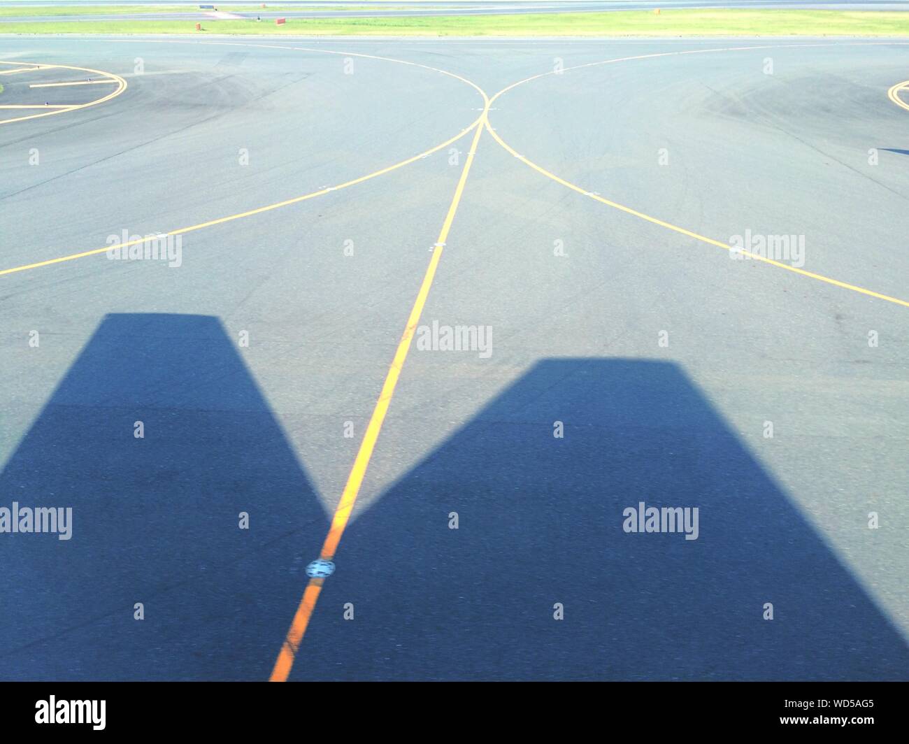 Helipad marking hi-res stock photography and images - Alamy