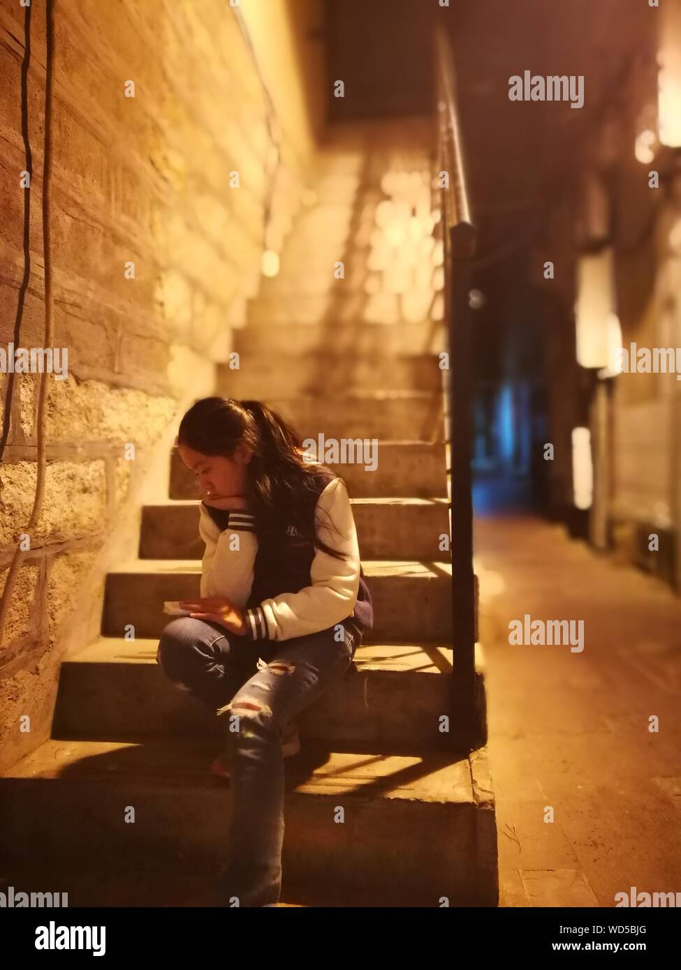 Sad indian girl hi-res stock photography and images - Alamy