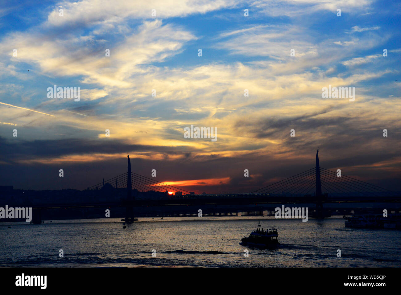 Istanbul turkey sunset hi-res stock photography and images - Alamy