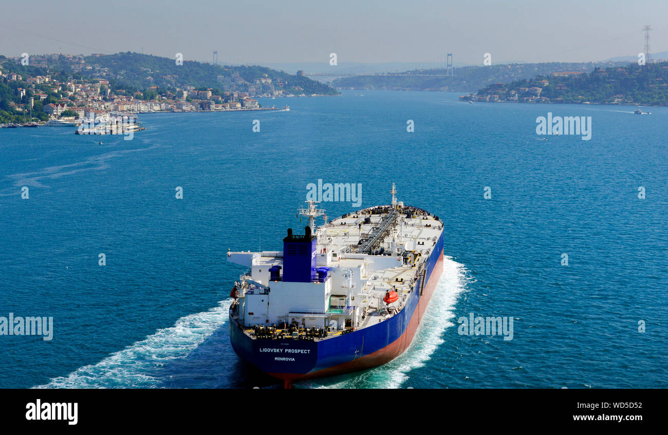 Crude oil tanker hi-res stock photography and images - Alamy