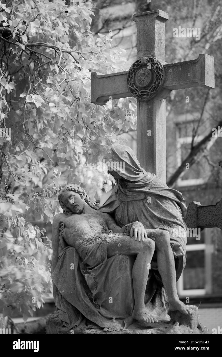 Statues of christ hi-res stock photography and images - Alamy