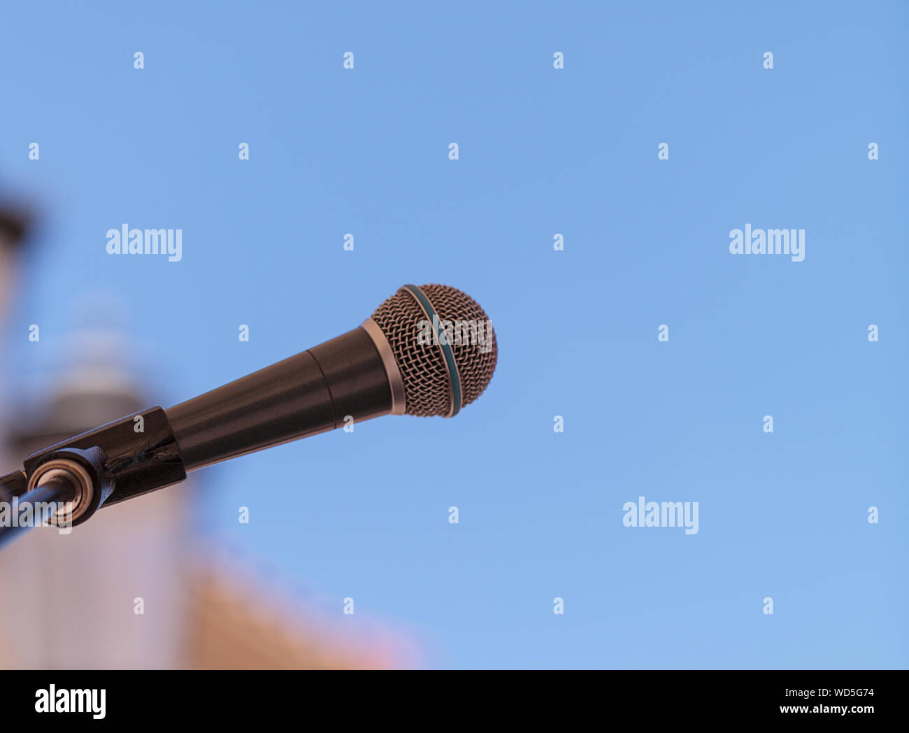 Sky microphone hi-res stock photography and images - Alamy