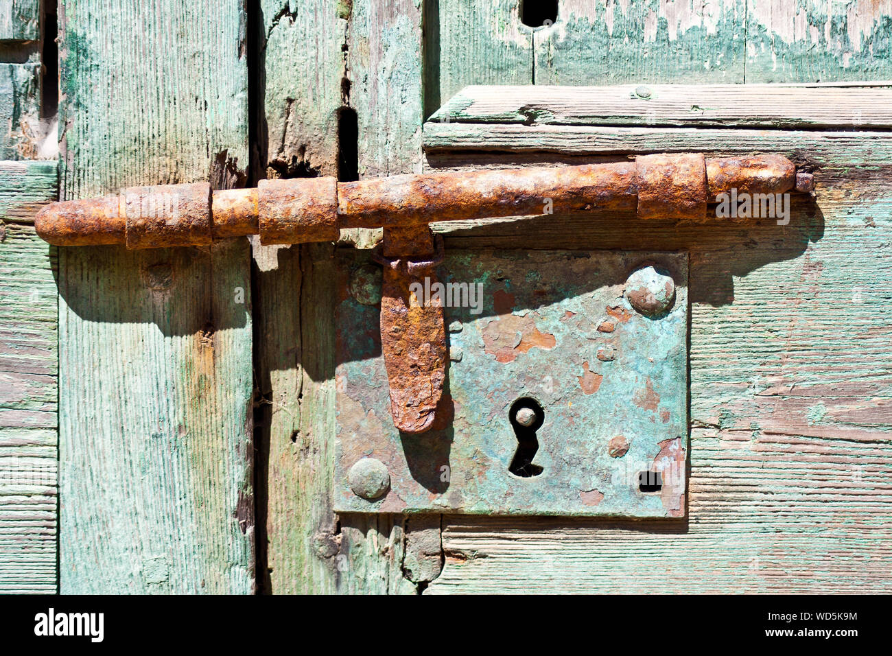 Old fashioned latch hi-res stock photography and images - Alamy