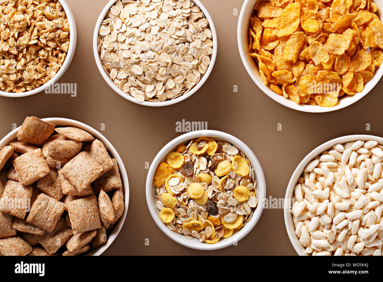 Bowls in size order hi-res stock photography and images - Alamy