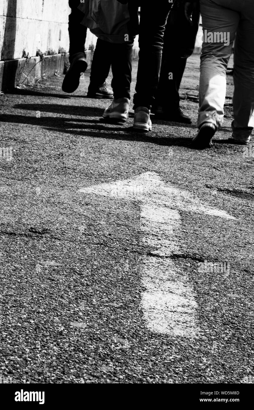 Four direction arrow hi-res stock photography and images - Alamy