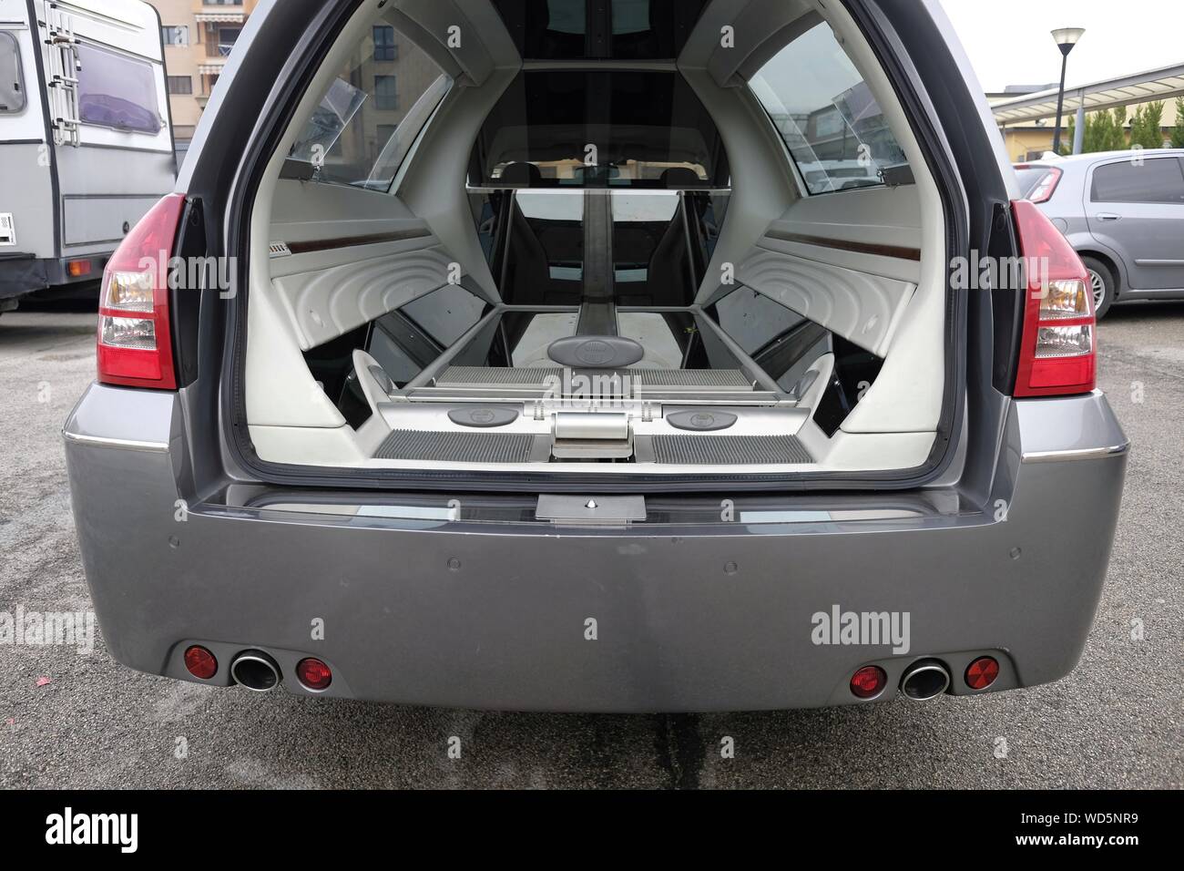 Car people open road hi-res stock photography and images - Alamy