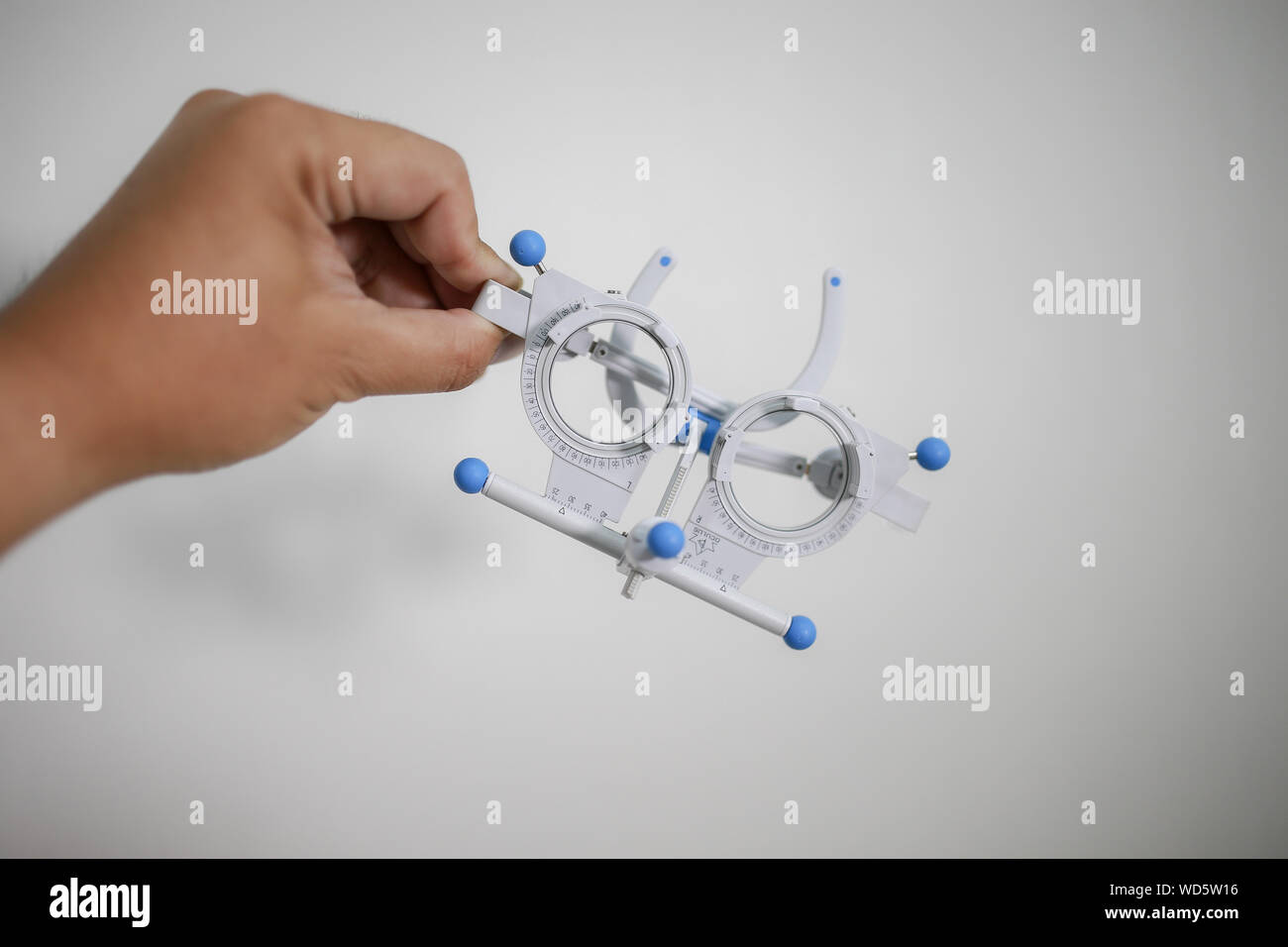 Optical measurement hi-res stock photography and images - Alamy