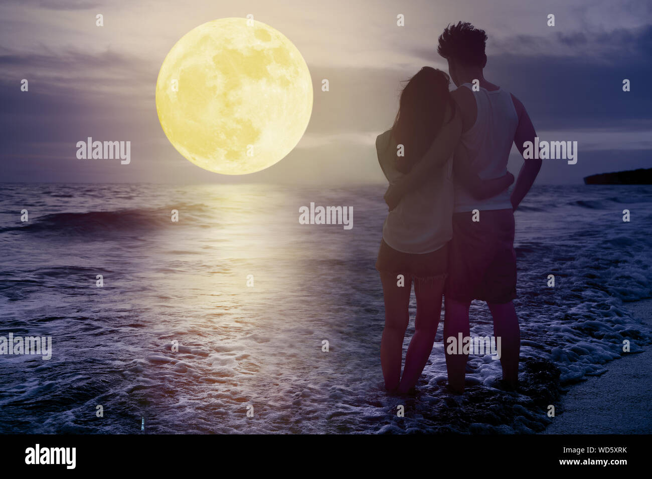 Moon light romantic couple on beach hi-res stock photography and images ...
