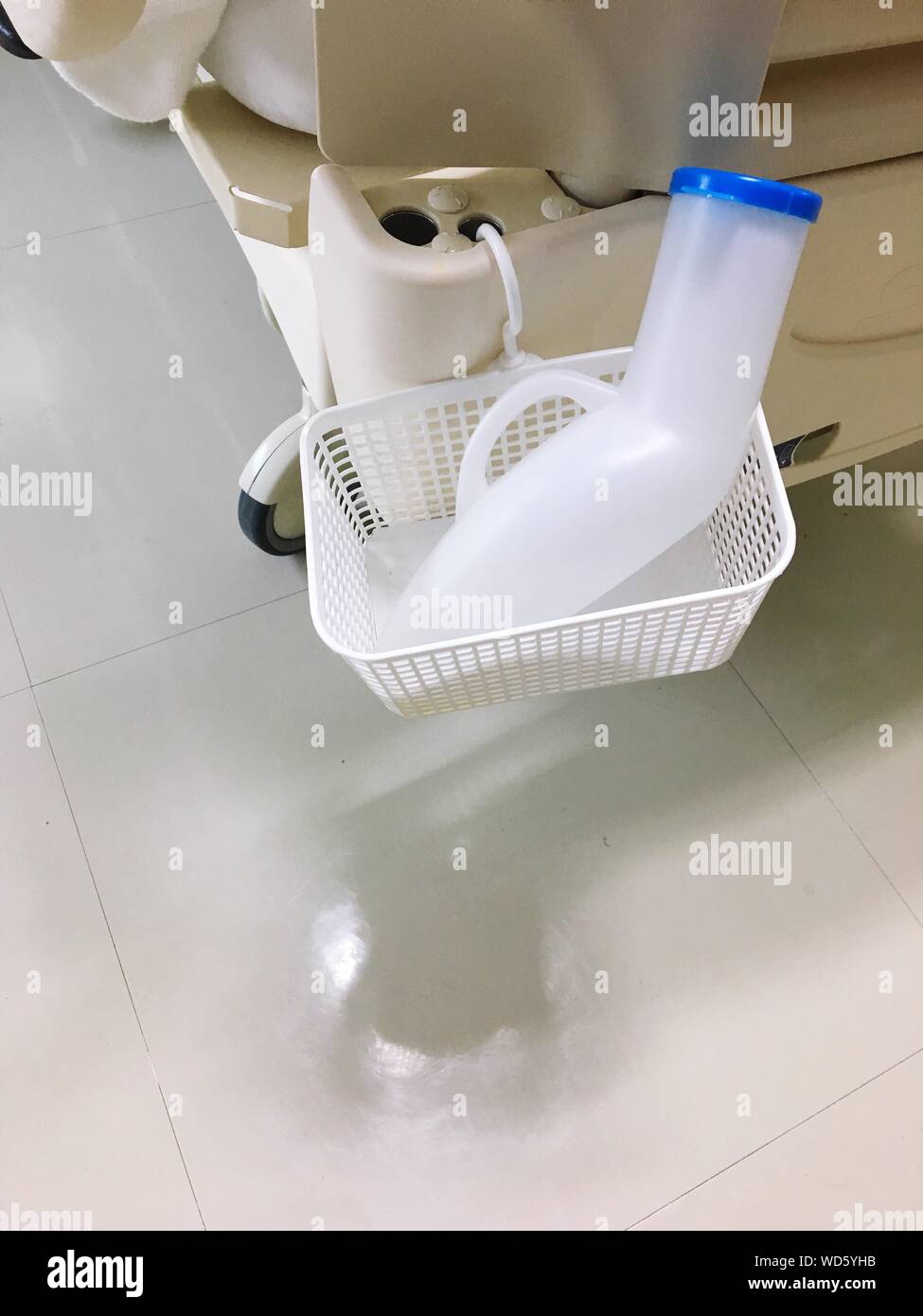 Urinal basket hi-res stock photography and images - Alamy
