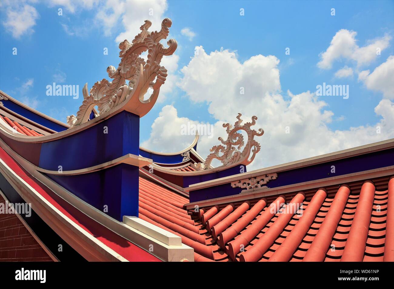 Roof structure with chinese design hi-res stock photography and images ...