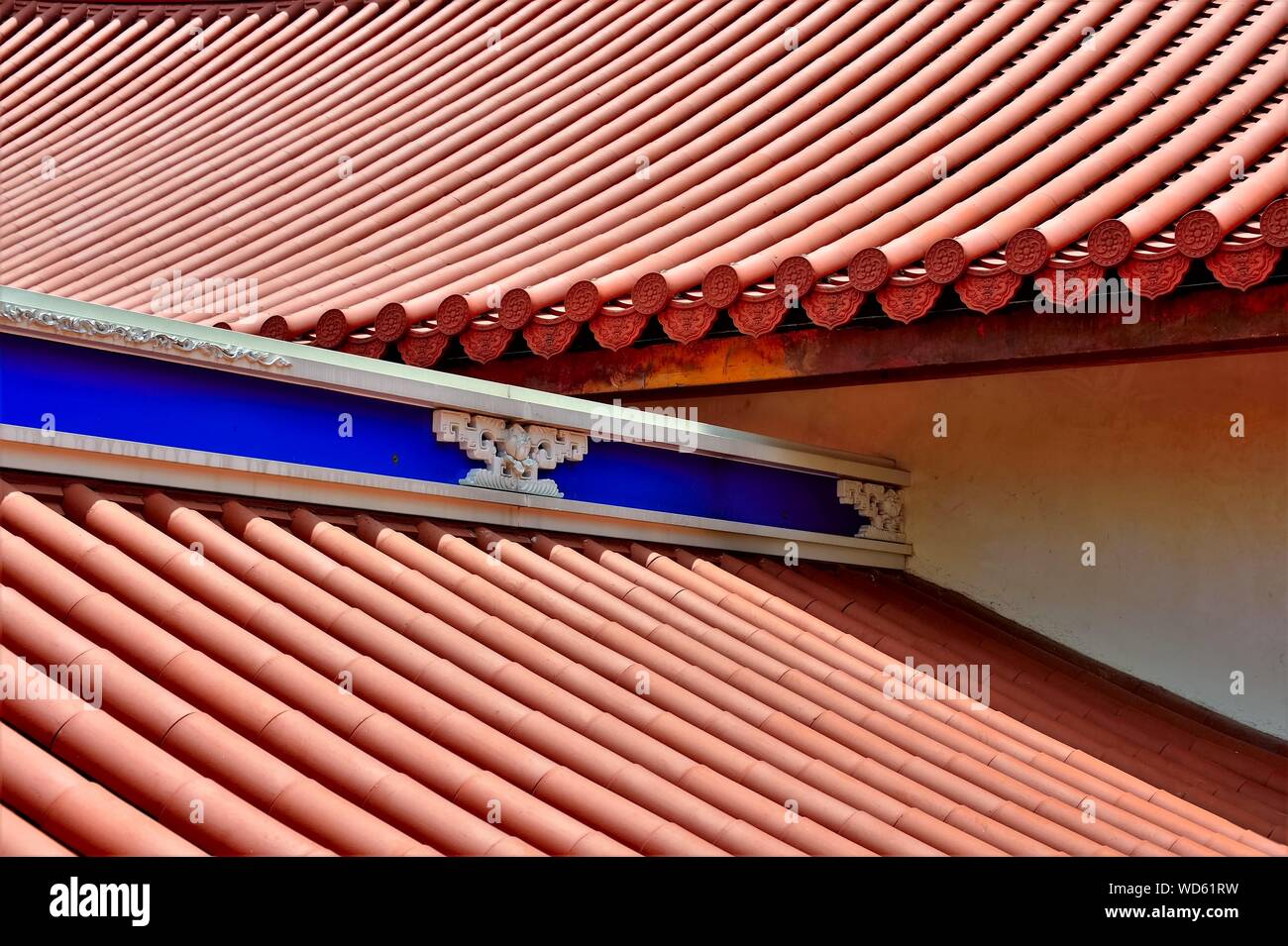 Sloping roof hi-res stock photography and images - Alamy