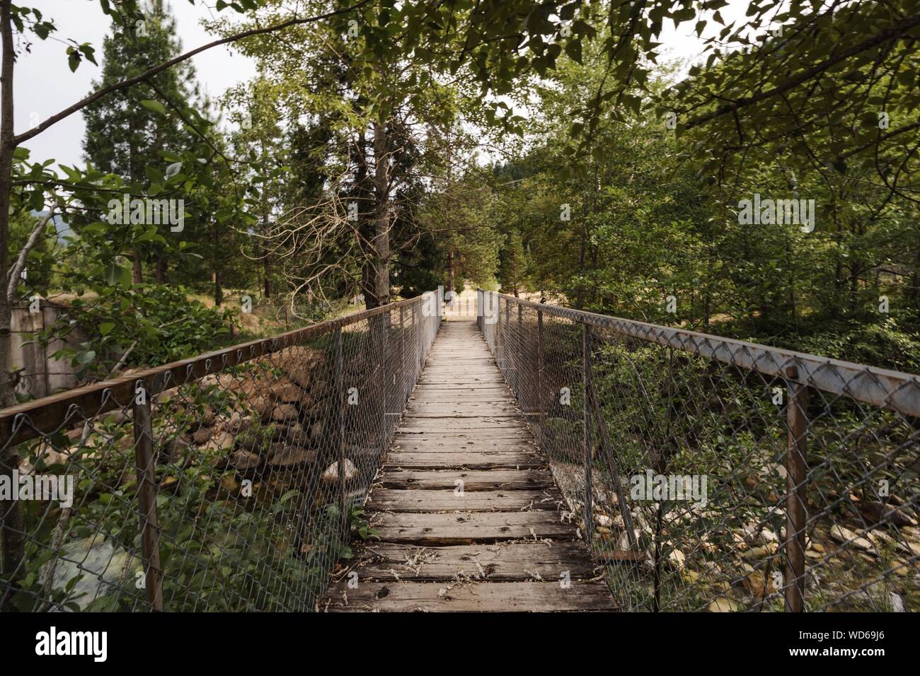 Footbridge over stream architecture hi-res stock photography and images ...