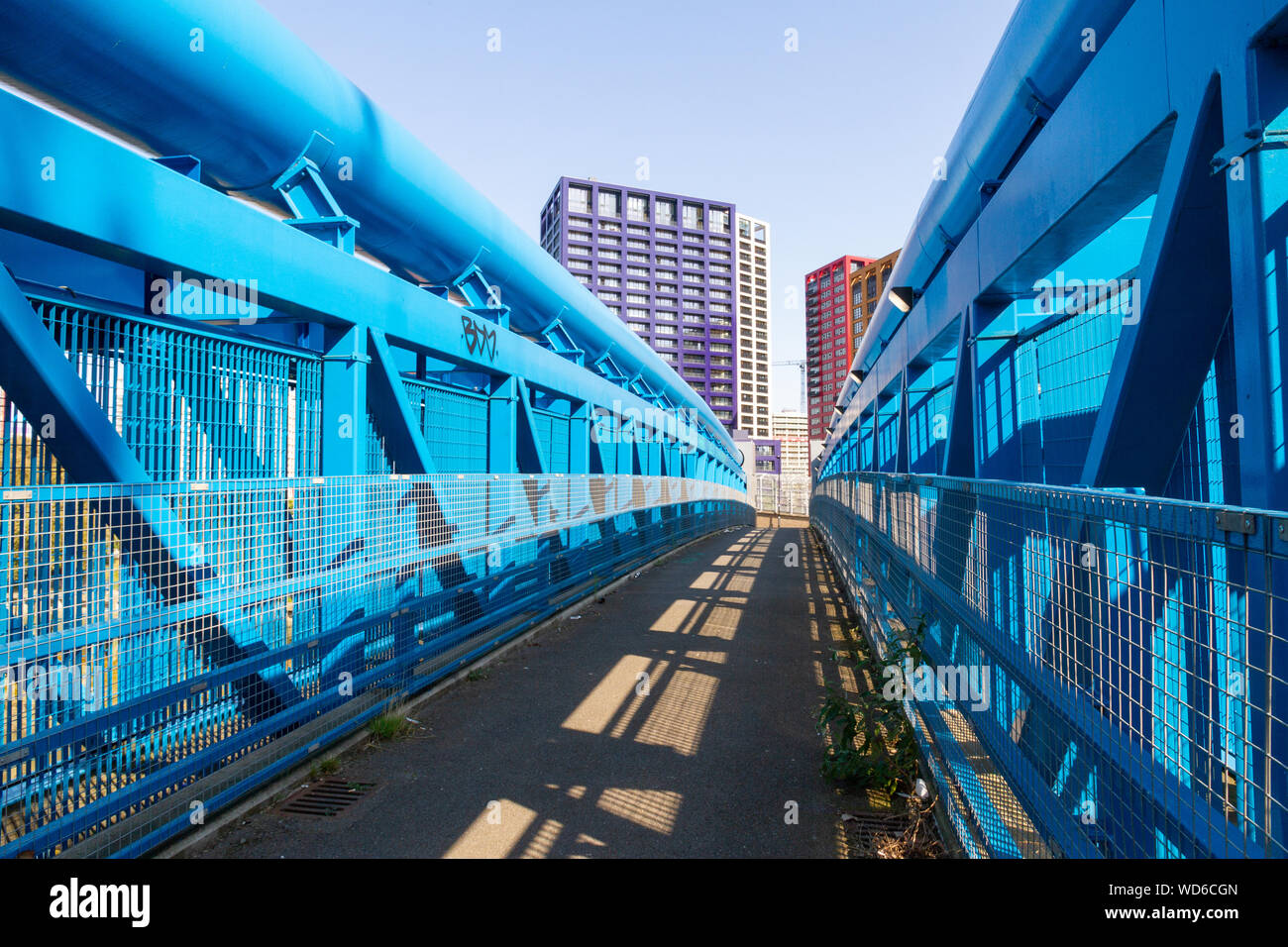 London city island bridge hi-res stock photography and images - Alamy