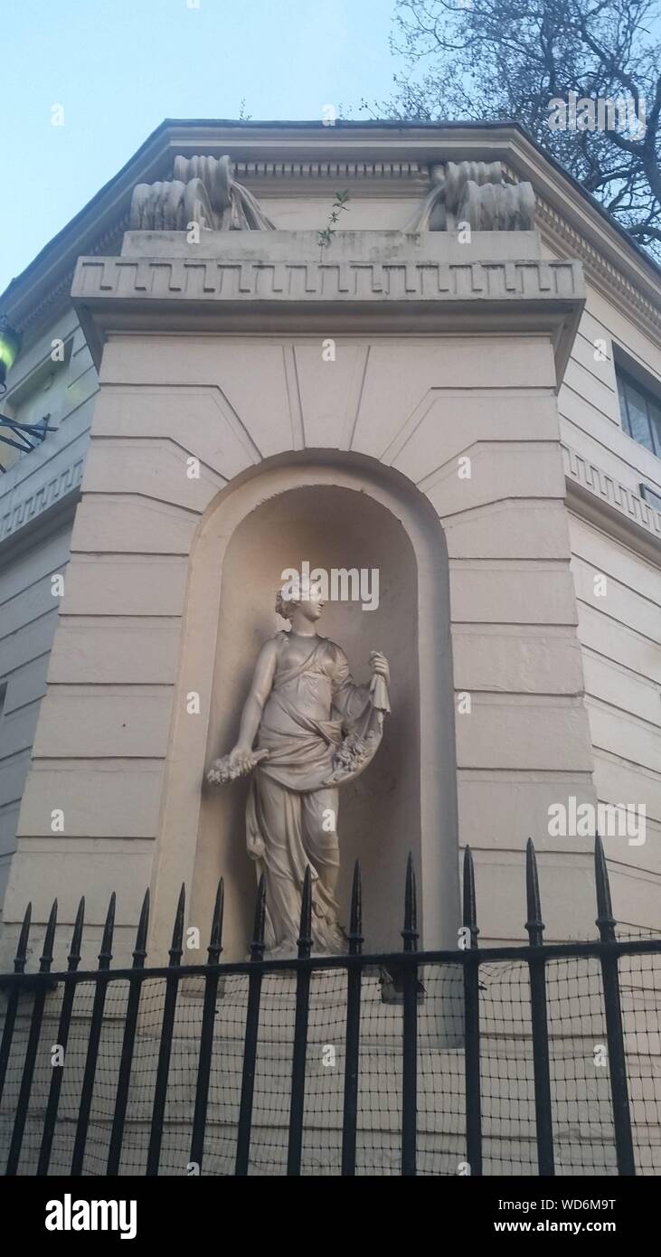 Exterior statue niche hi-res stock photography and images - Alamy