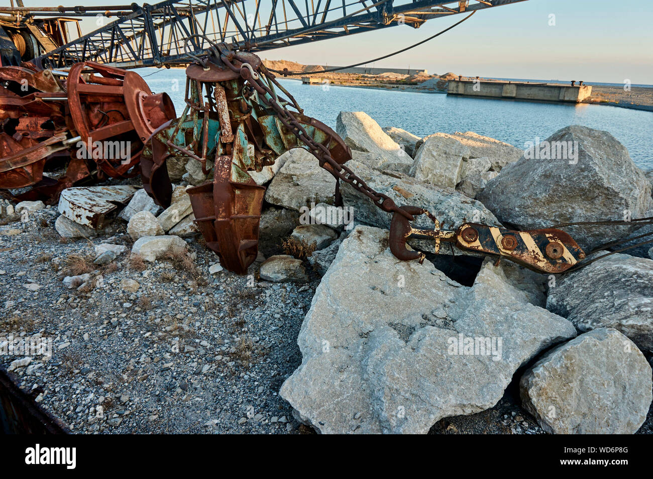 Abandoned crane abandoned hi-res stock photography and images - Alamy