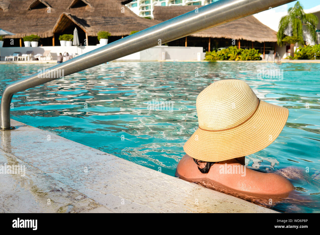 Woman wearing hat in pool hi-res stock photography and images - Alamy