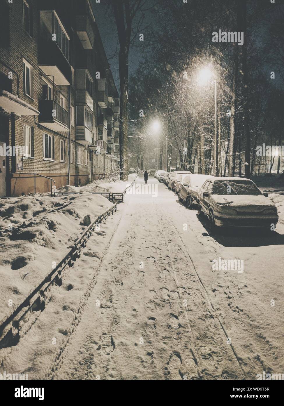 City street snow architecture hi-res stock photography and images - Alamy