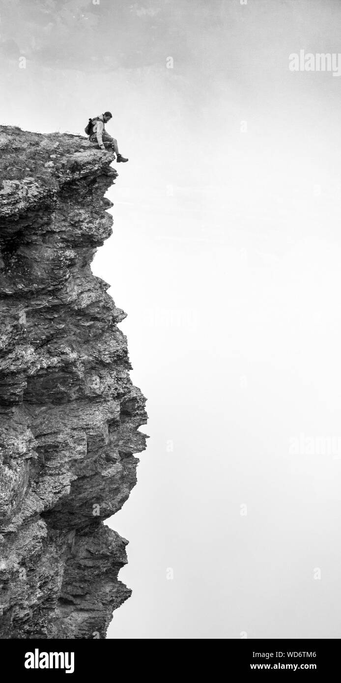 Cliff edge cliff Black and White Stock Photos & Images - Alamy