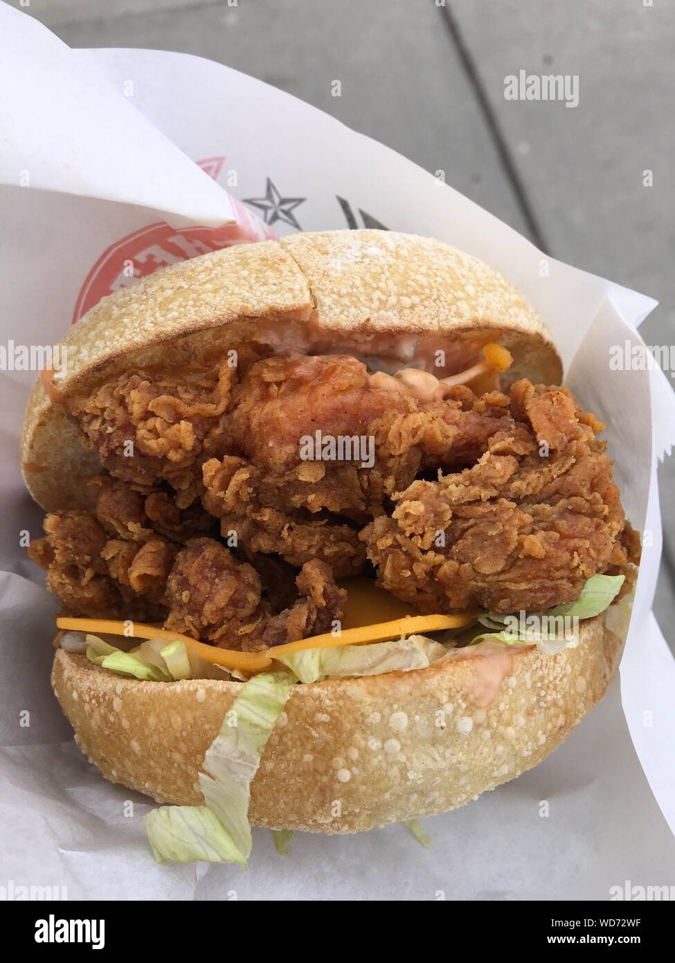 Chicken burger hi-res stock photography and images - Alamy