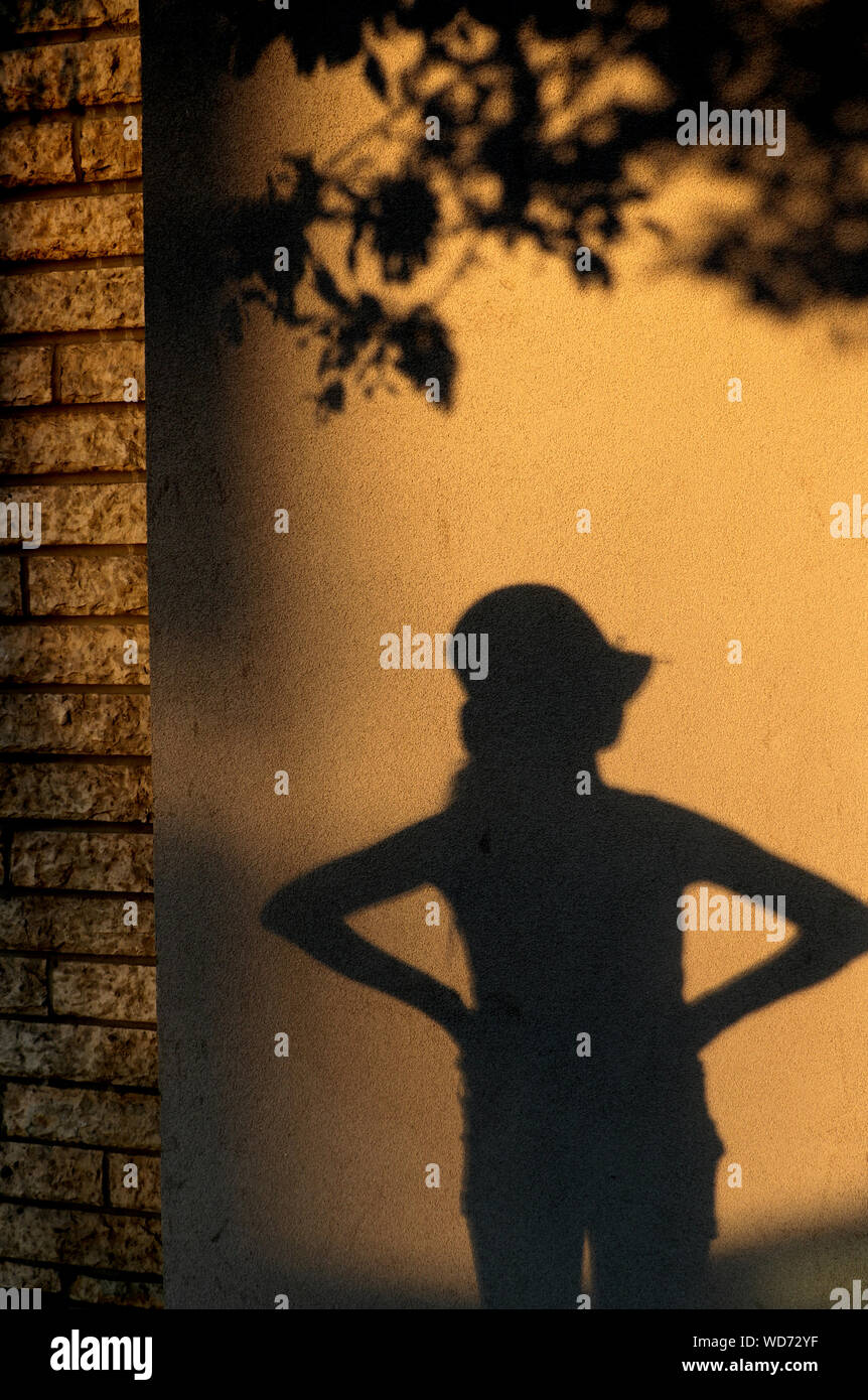 Shadow of girl hi-res stock photography and images - Alamy
