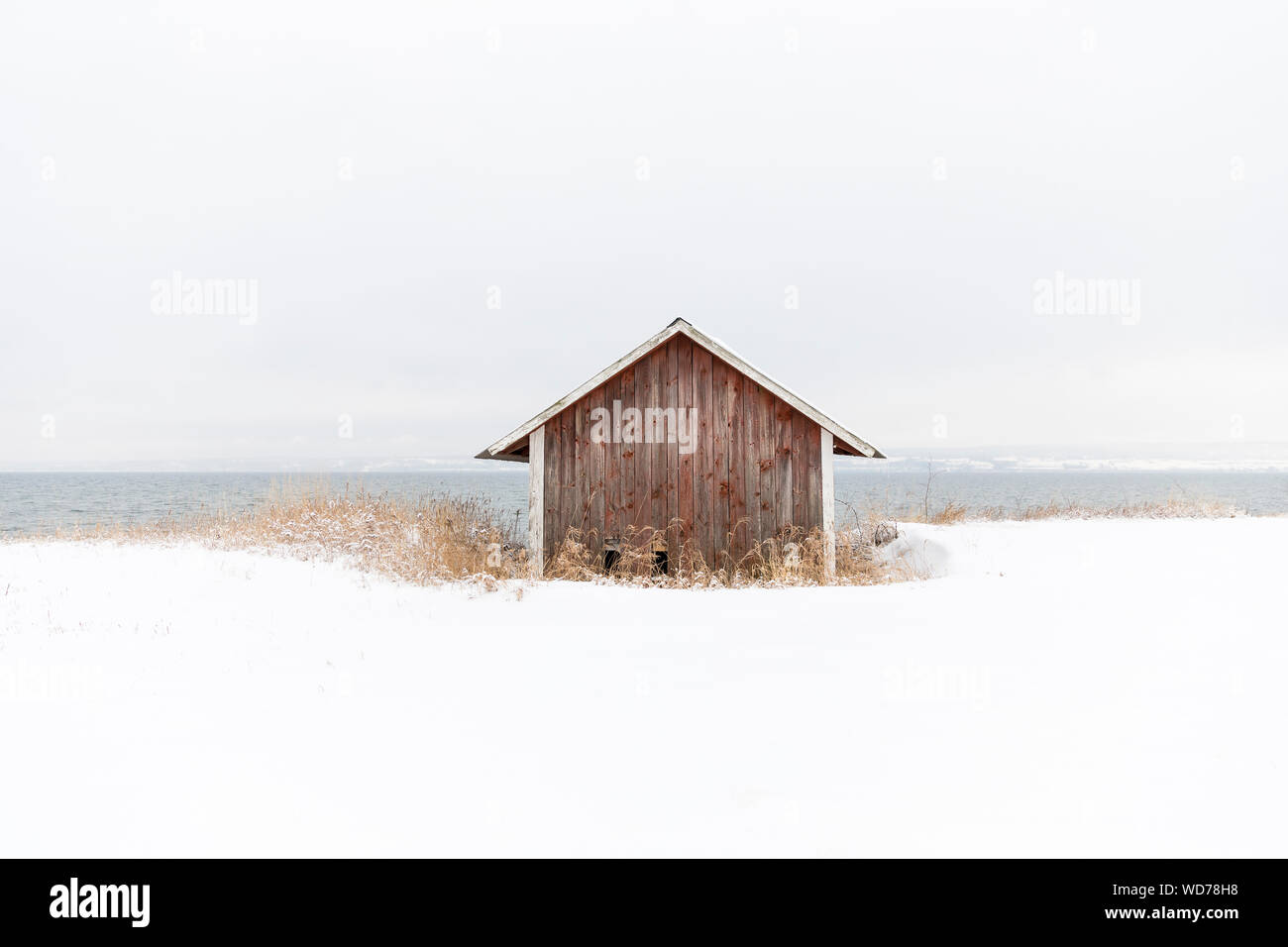 Barn in snow hi-res stock photography and images - Alamy