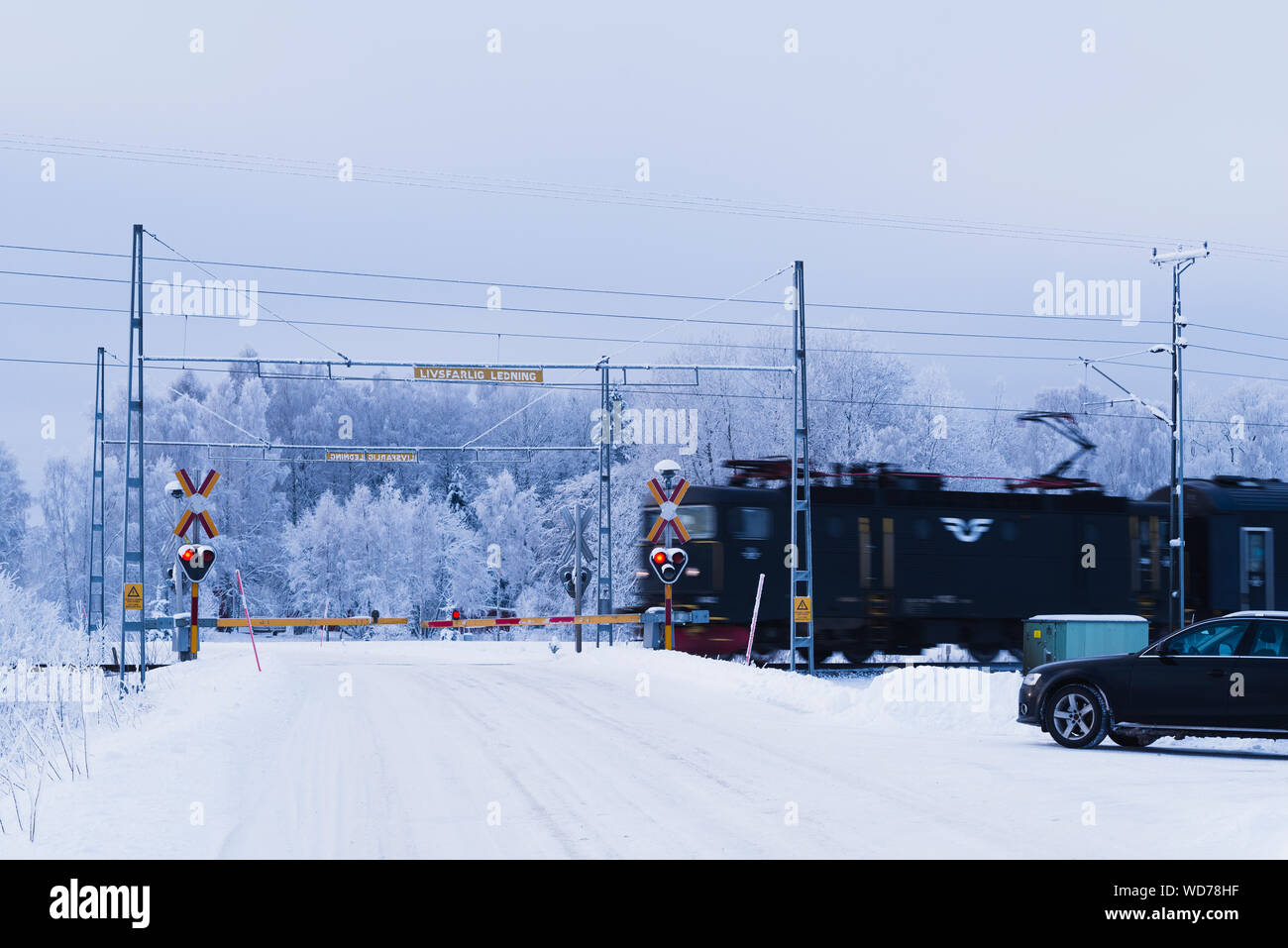 Railroad crossing image hi-res stock photography and images - Alamy