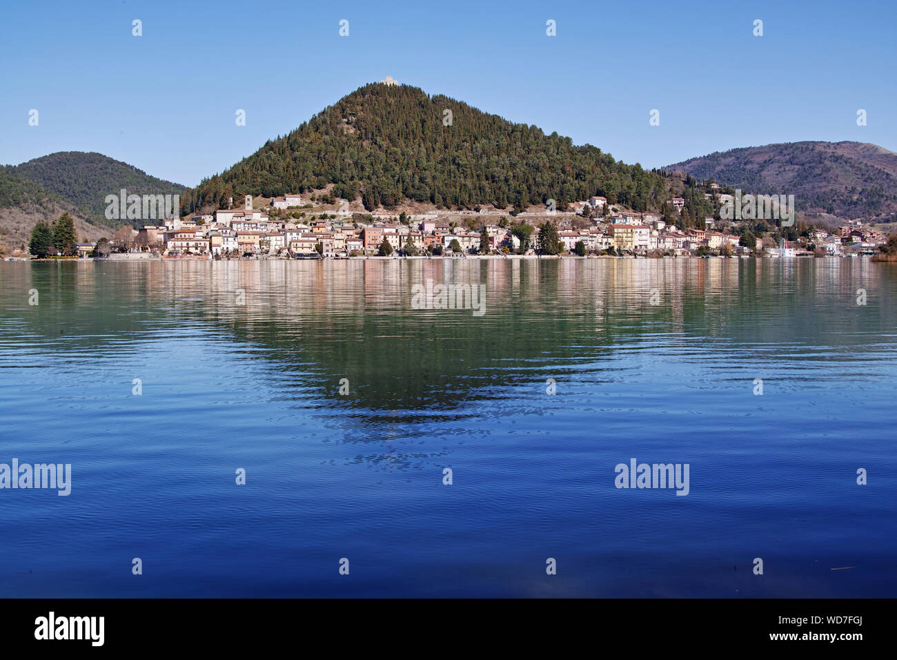 Lake hamlet hi-res stock photography and images - Alamy