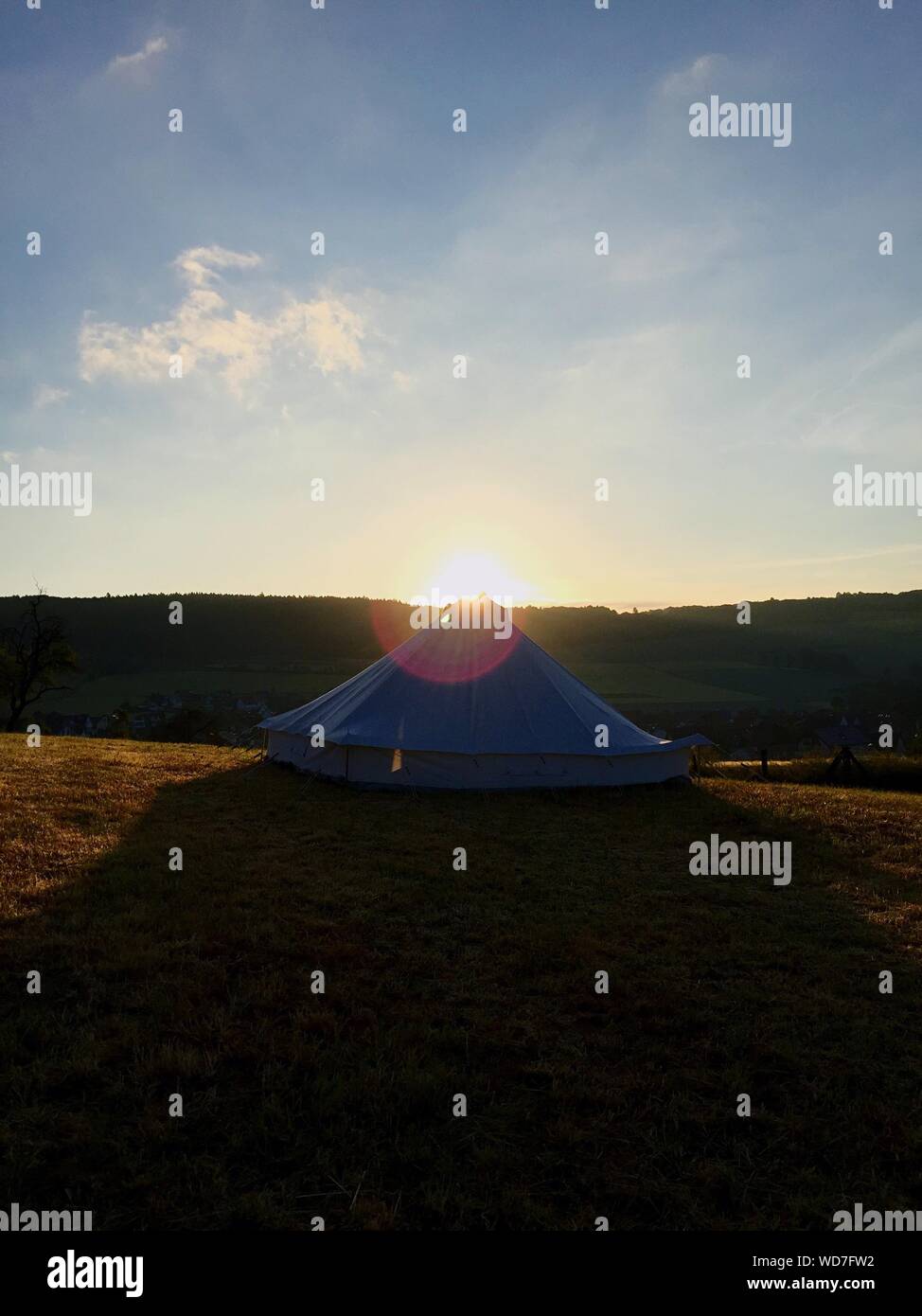 Tent at sunrise hi-res stock photography and images - Alamy