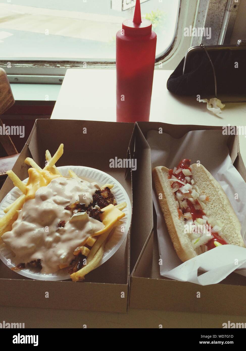 Food in cardboard box hi-res stock photography and images - Alamy