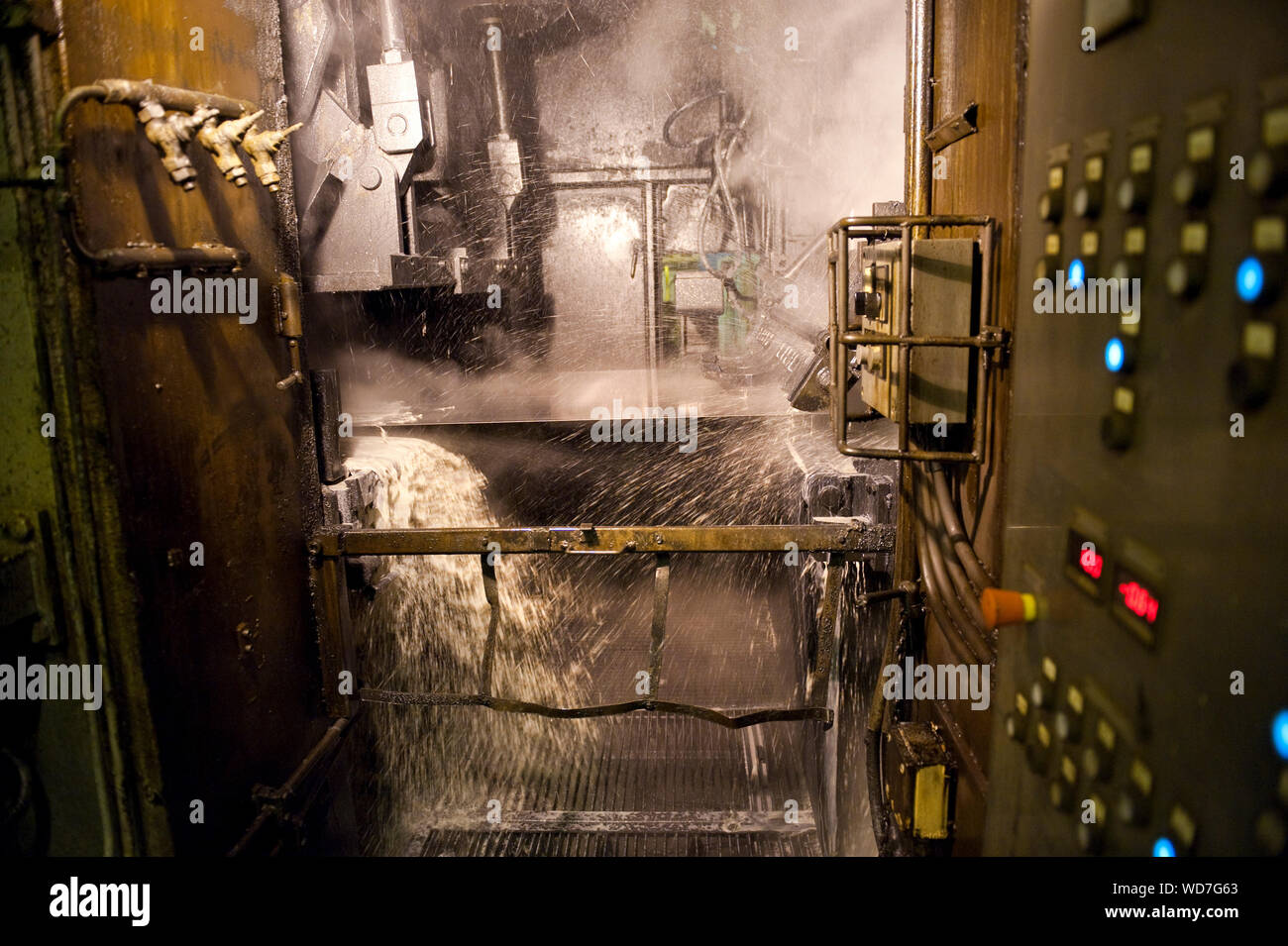 Machinery in motion hi-res stock photography and images - Alamy