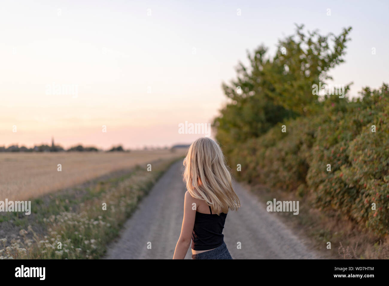 Girl by the road hi-res stock photography and images - Alamy