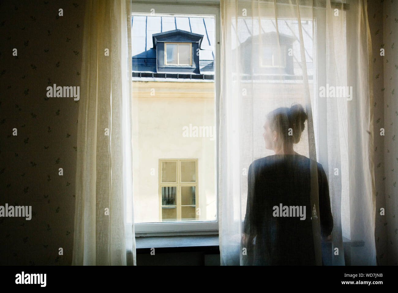 Person looking through window exterior hi-res stock photography and ...