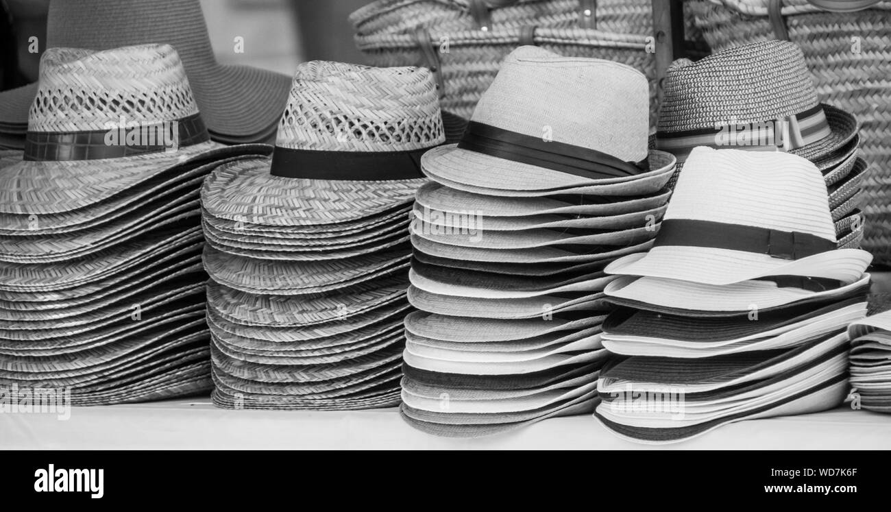 Large sun hats hi-res stock photography and images - Alamy