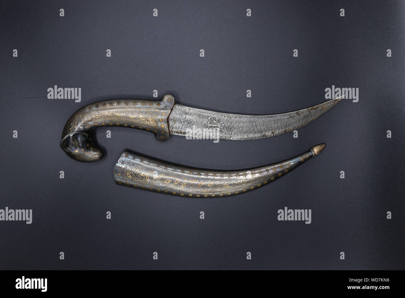 Arab dagger antique hi-res stock photography and images - Alamy