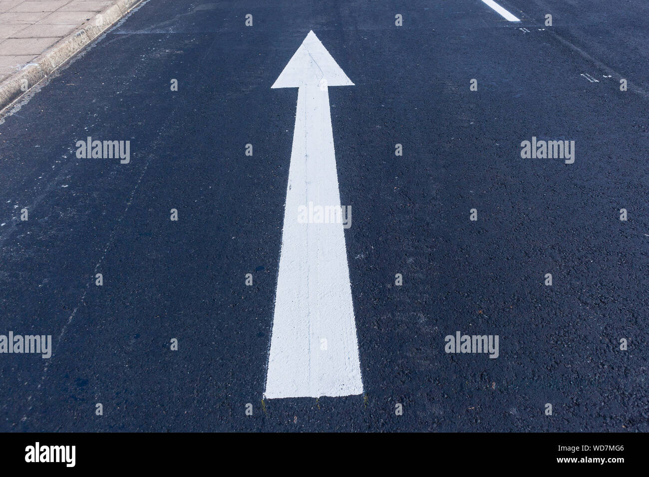 Road markings arrow hi-res stock photography and images - Alamy