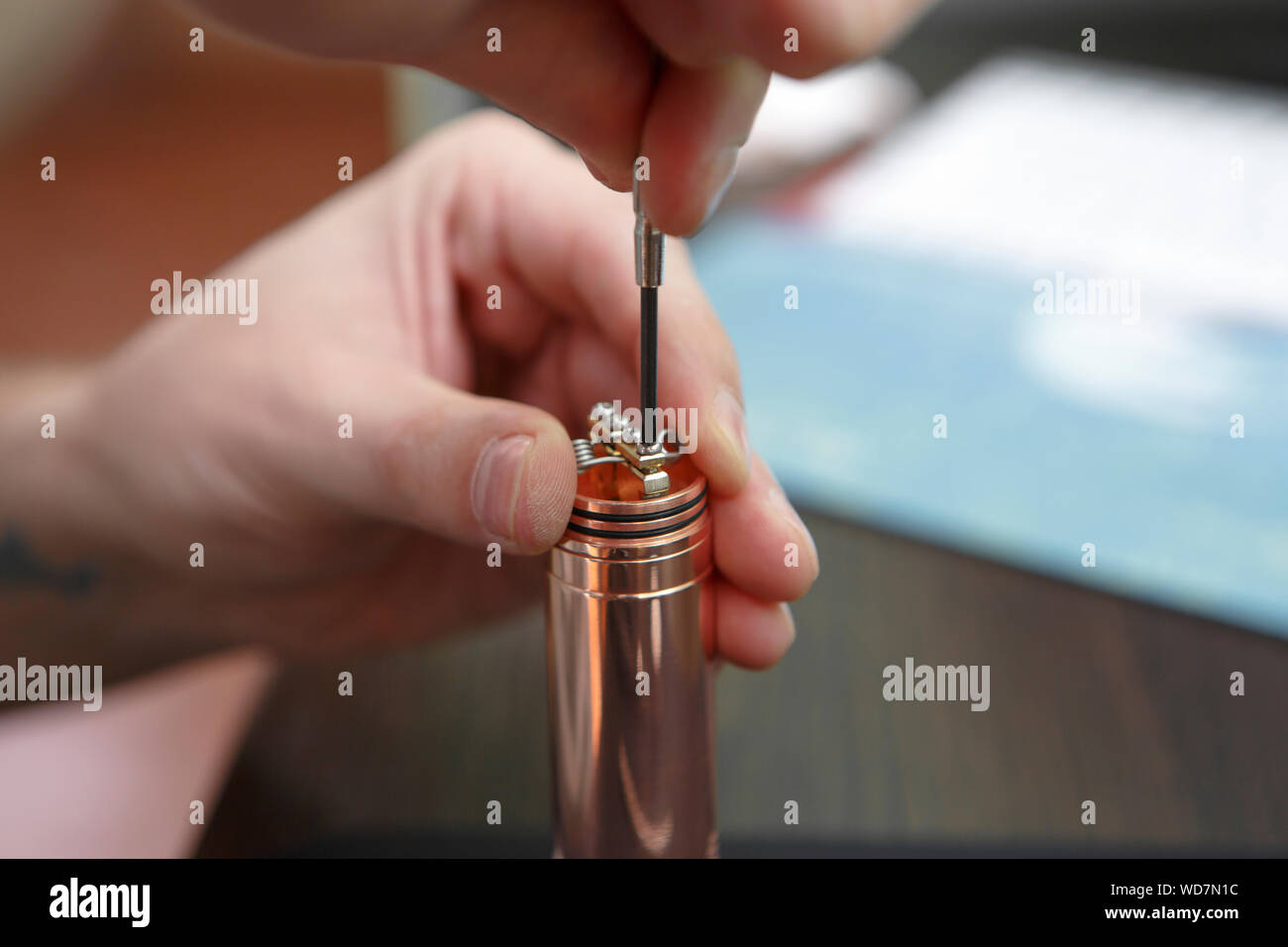 Vaping wire coil hi-res stock photography and images - Alamy