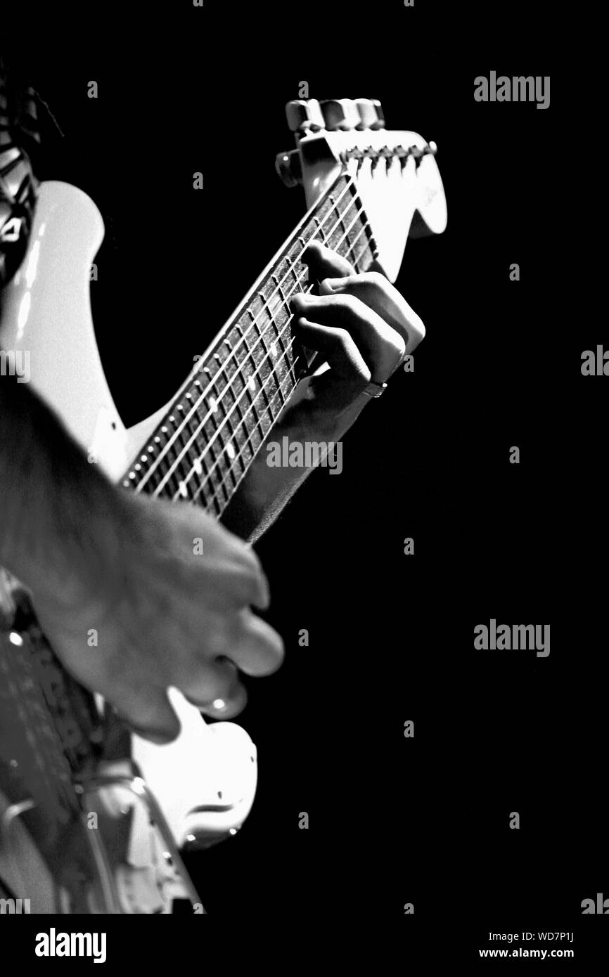 Hands guitar hi-res stock photography and images - Alamy