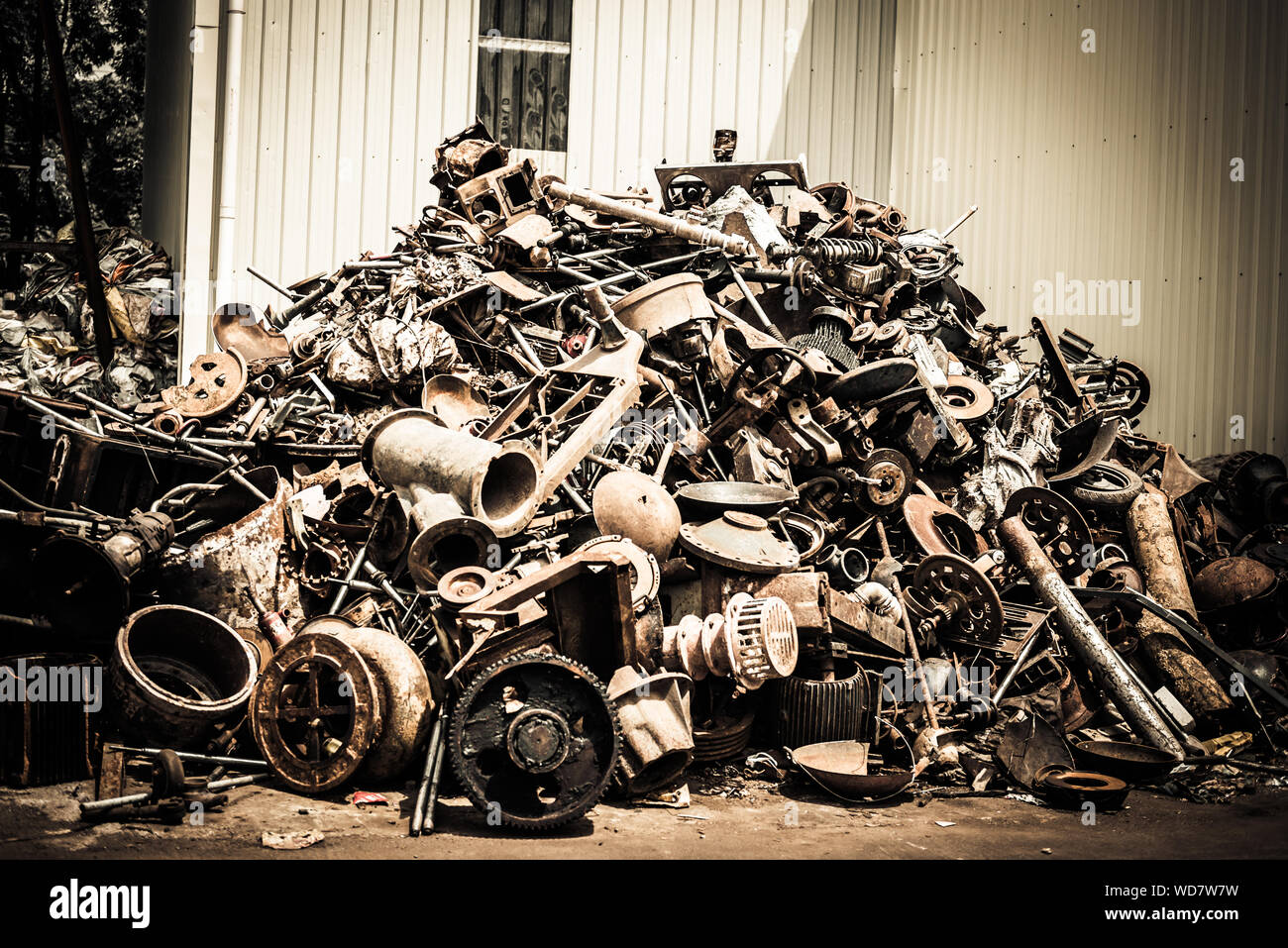 Scrap industry hi-res stock photography and images - Alamy