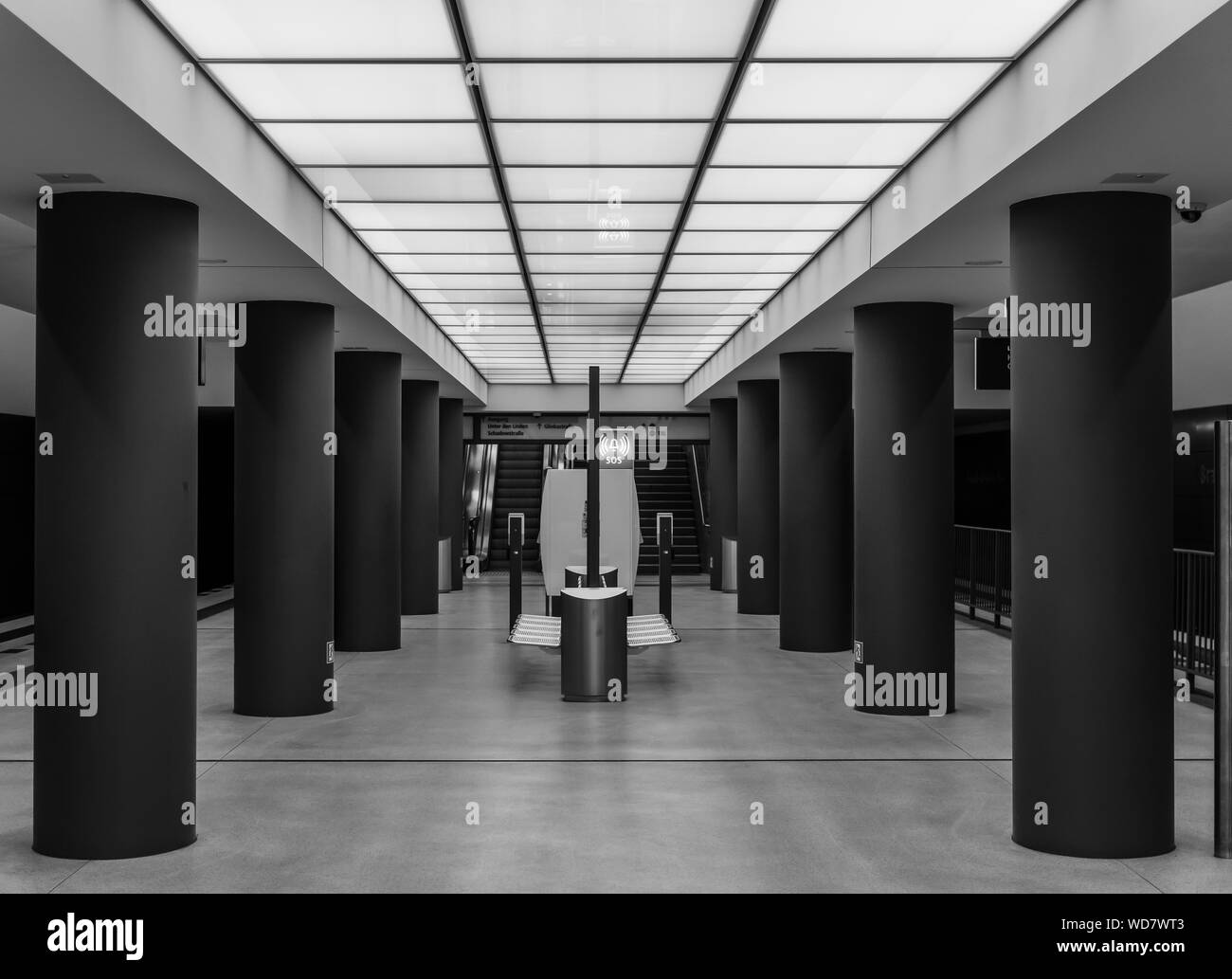 Architectural Column At Underground Subway Station Stock Photo - Alamy